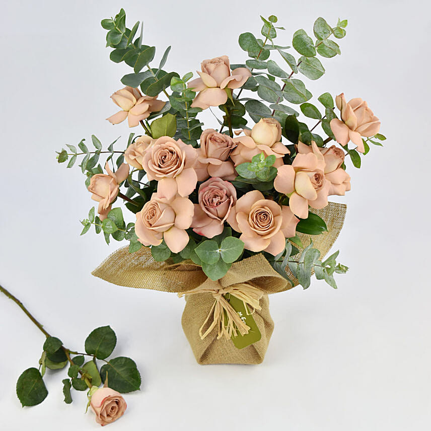 Buy 12 Cappuccino Roses Flower Bouquet Online in Saudi Arabia - FNP SA