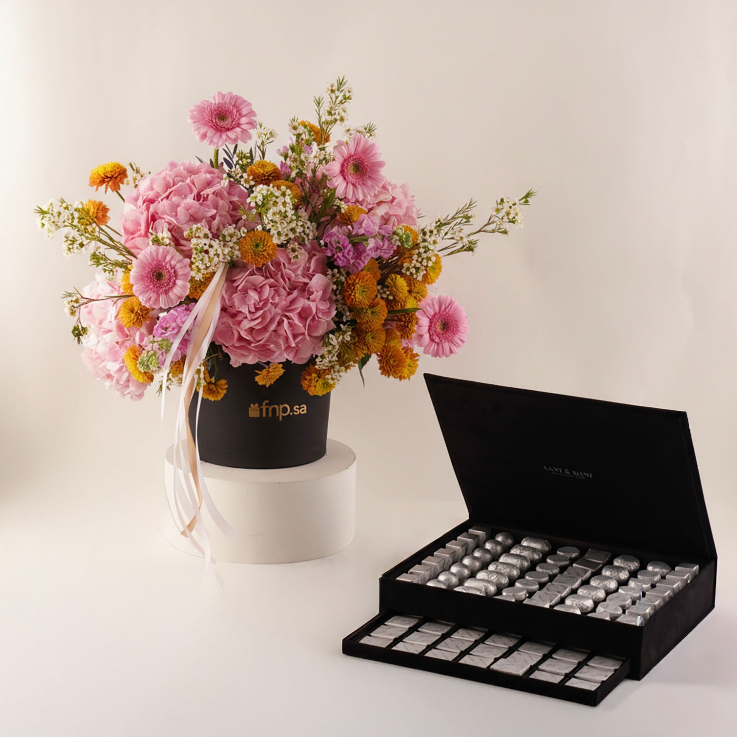 Buy AANI & DANI Chocolate n Enchanting Hydrangea Box Online in Saudi ...