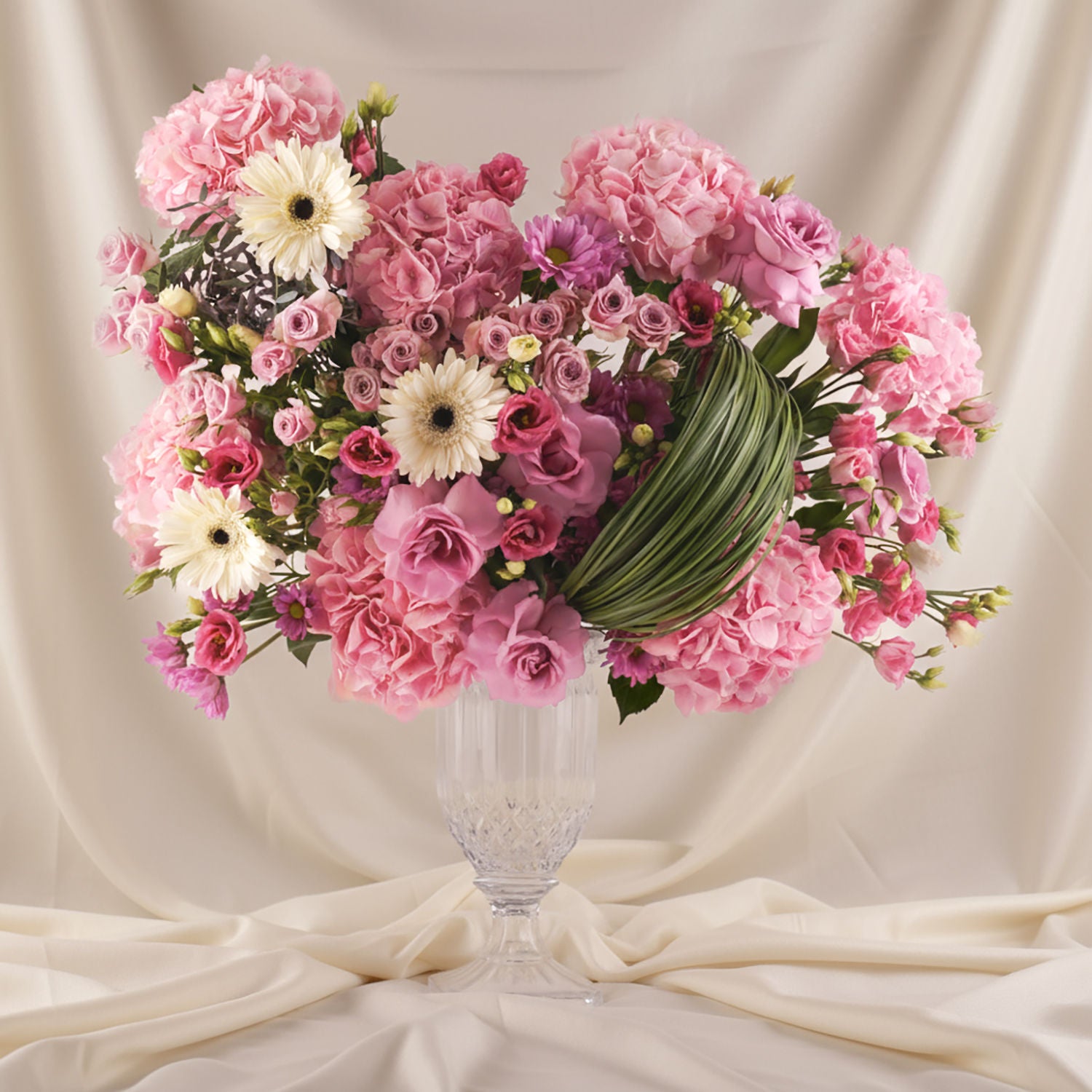 Buy AANI & DANI Chocolate n Spring Bloom Vase Online in Saudi Arabia ...
