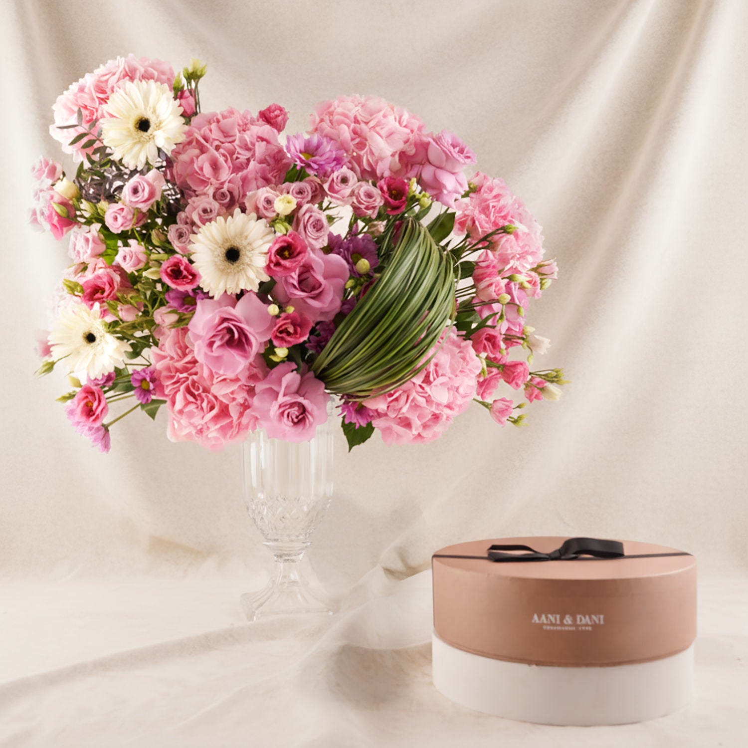 Buy AANI & DANI Chocolate n Spring Bloom Vase Online in Saudi Arabia ...