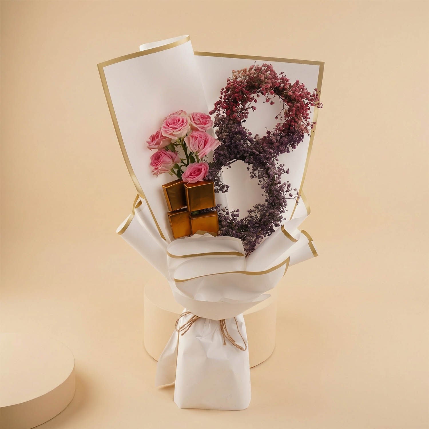 Buy Queen of March Bouquet with Chocolate Online in Saudi Arabia - FNP SA