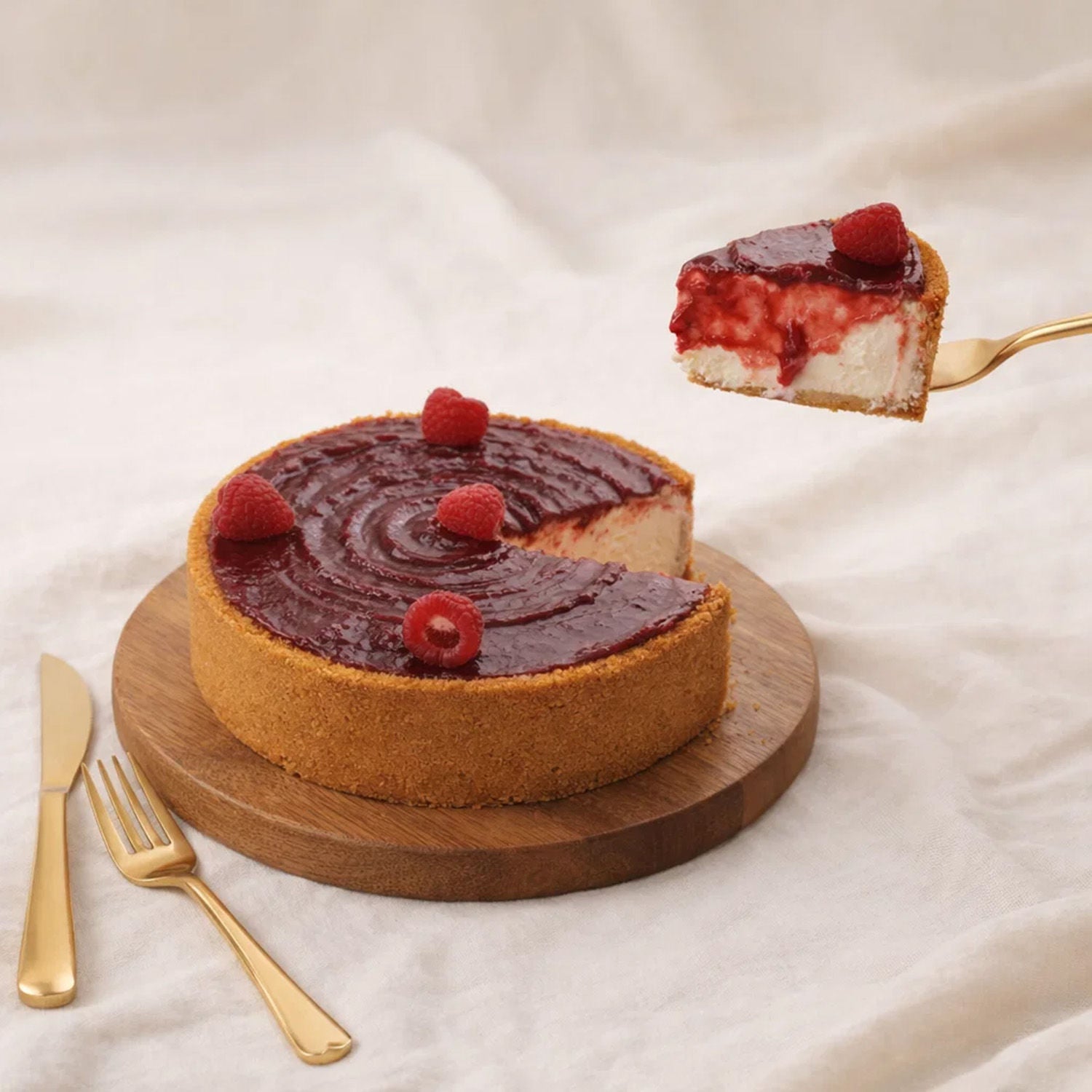 Buy Classic Raspberry Cheesecake Online in Saudi Arabia - FNP SA