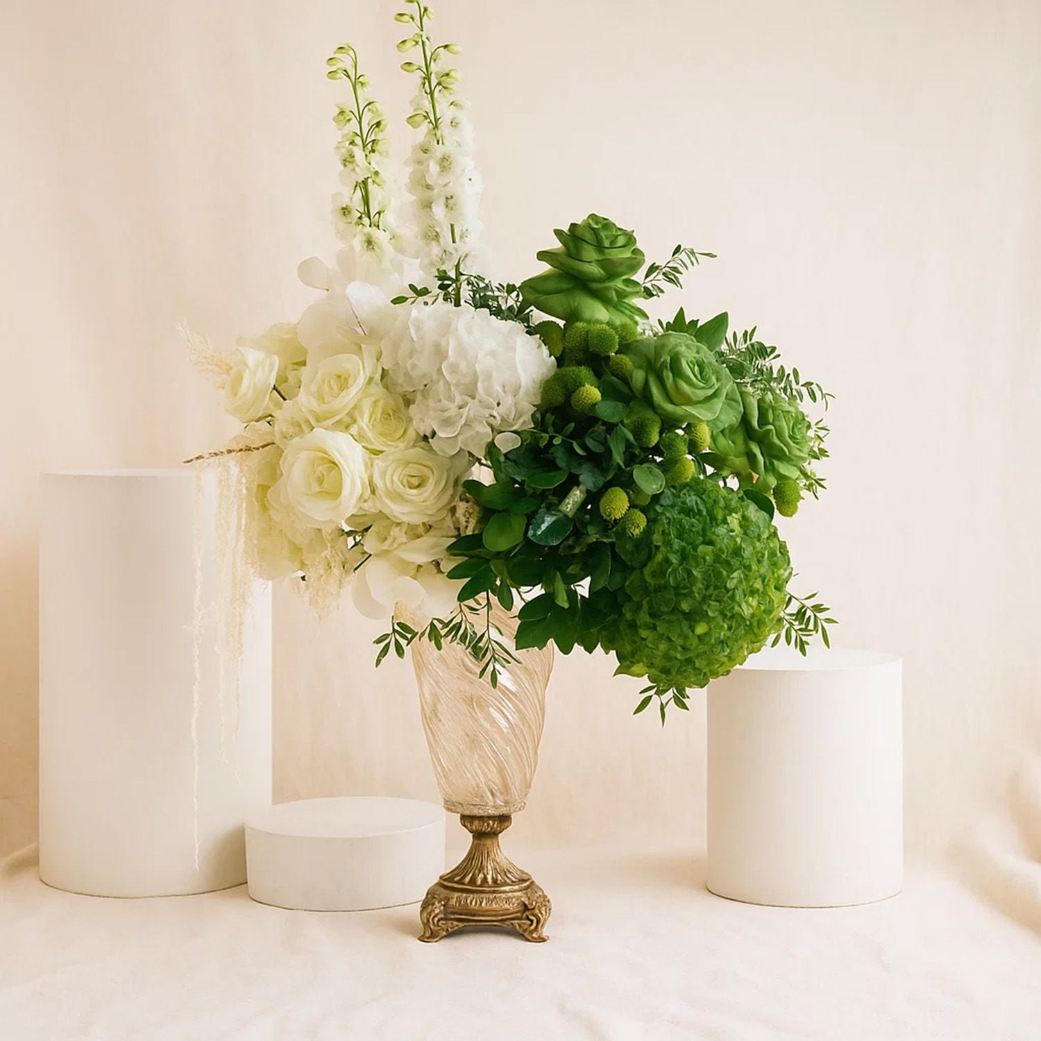 Buy Pride n Purity Flower Vase Online in Saudi Arabia - FNP SA