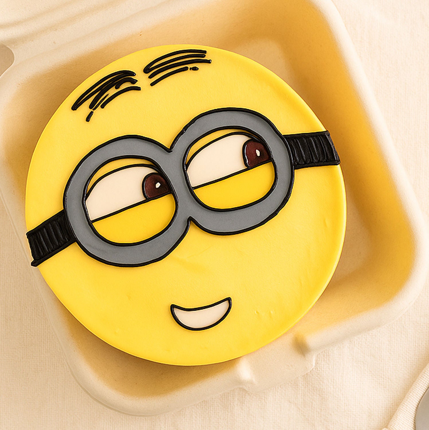 Buy Minion Face Mini Cake For Kids Online in Saudi Arabia - FNP SA